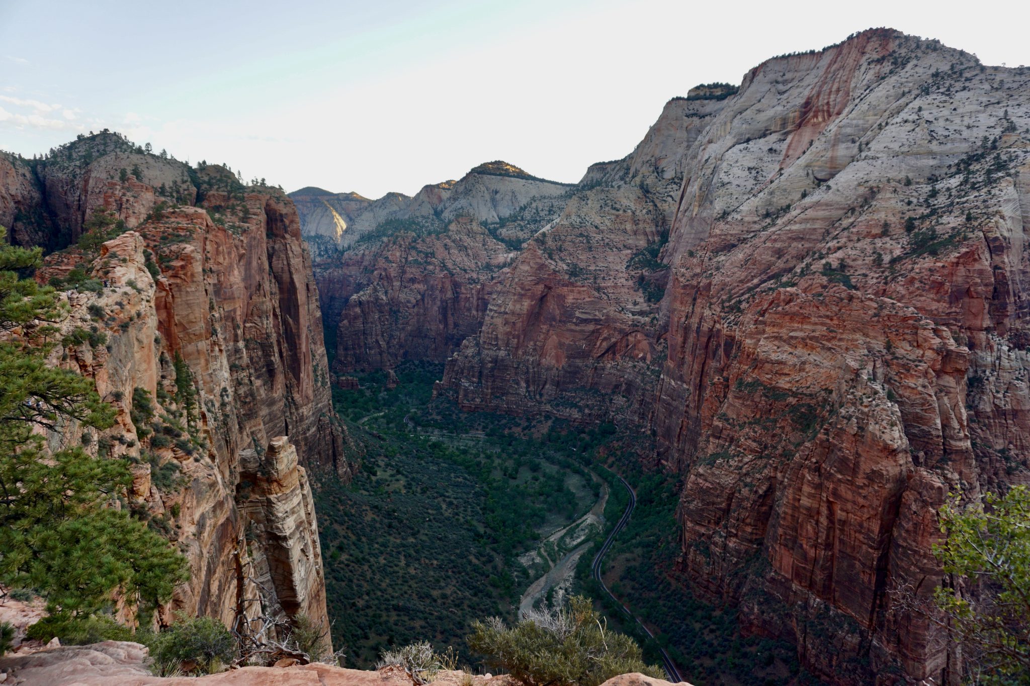 The iconic Angels Landing day hike in Zion national park – Into the hike